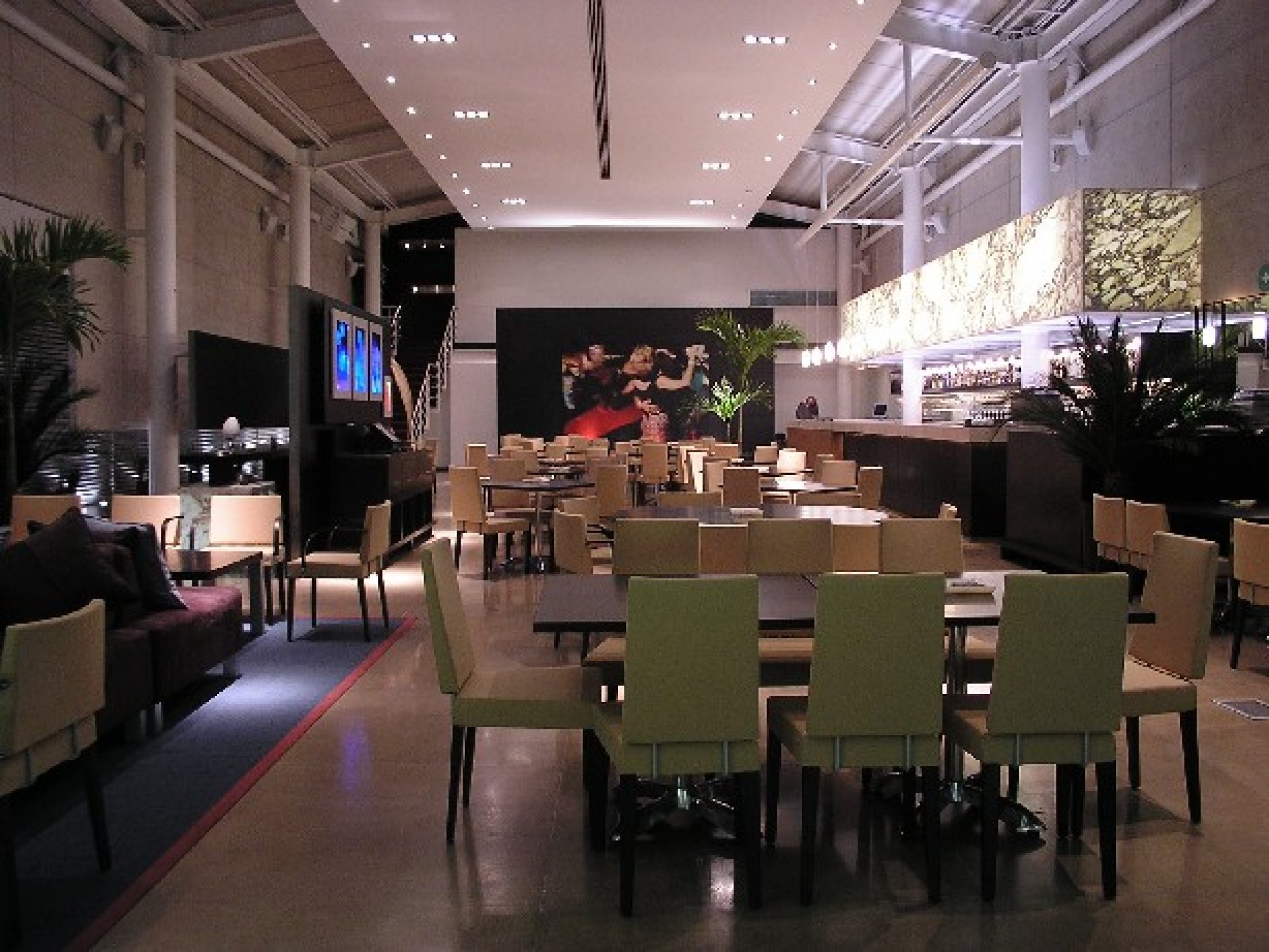 Restaurante Simple – Grupo Arquitectura